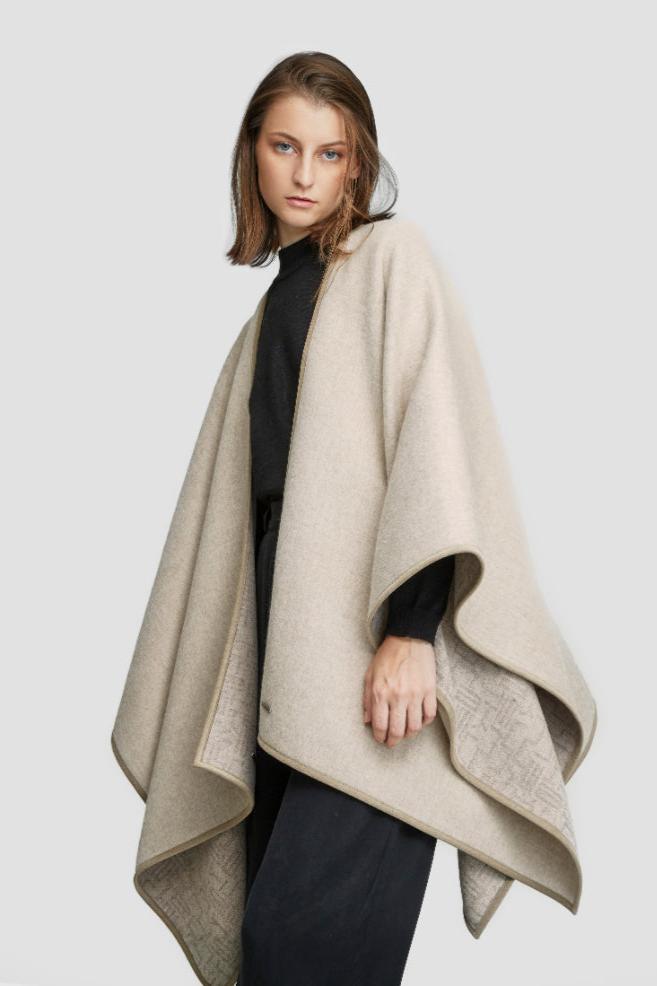 Yper Baby Alpaca Cape – Alpaca Collections